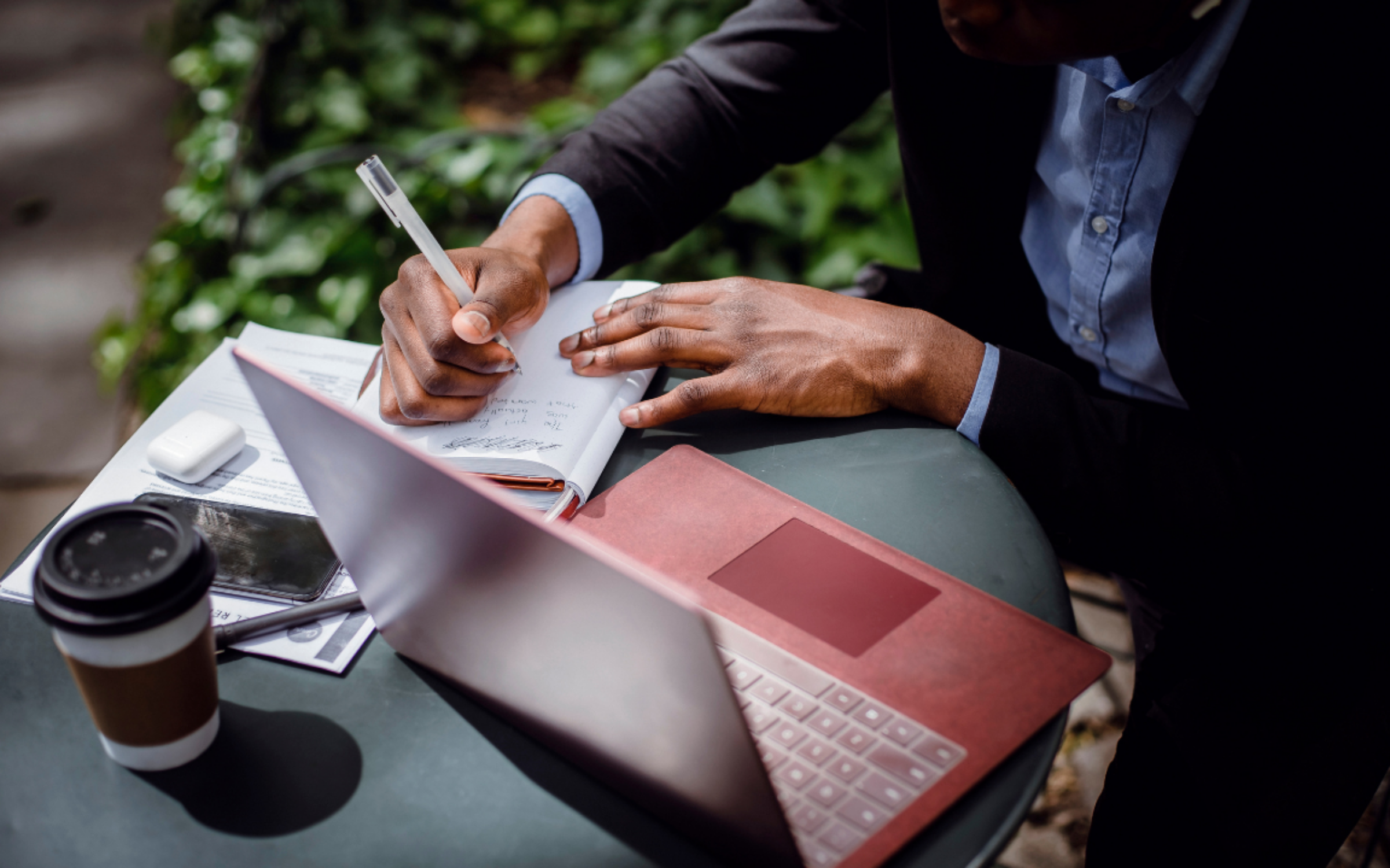 How to Write a Persuasive Article: 7 Easy Steps to Follow in 2026